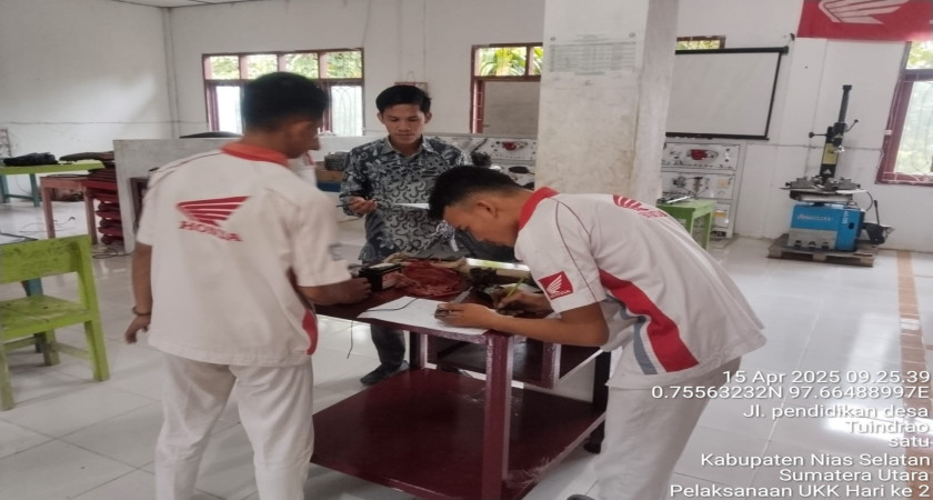 Pelaksanaan Ujian Kompetensi Keahlian (UKK) untuk kelas XII SMK Negeri ...